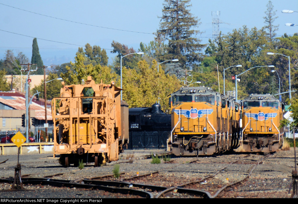 SD70Ms on the Dead Line